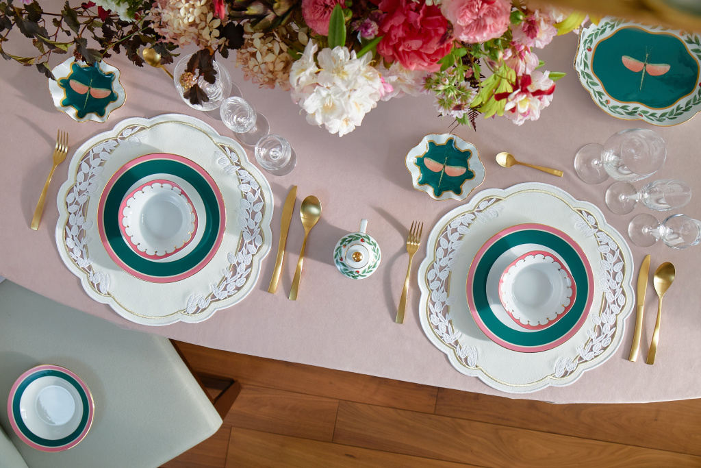 Proper table setting photos and pictures in high resolution
