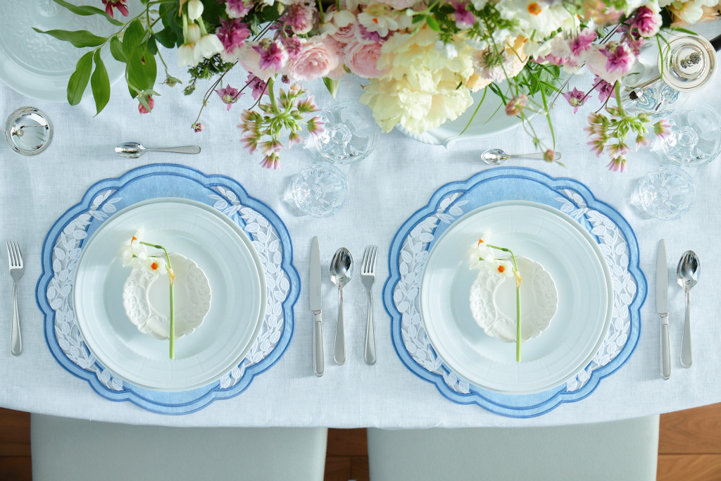 Table setting etiquette photos and pictures in high resolution
